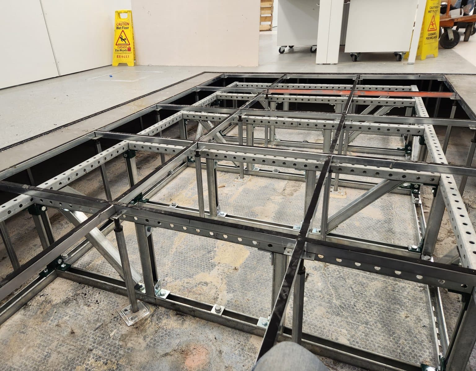Raised Access Floors | Strut Systems Installation